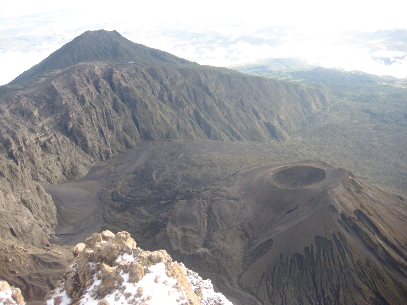 Dan's Epic Adventure : "Pole Pole" (Mount Meru, Tanzania)